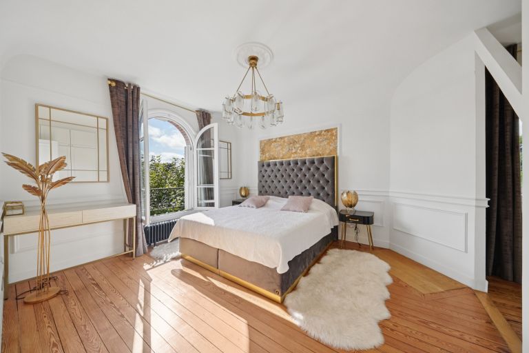 Sale Luxury house Garches 9 Rooms 280 m²