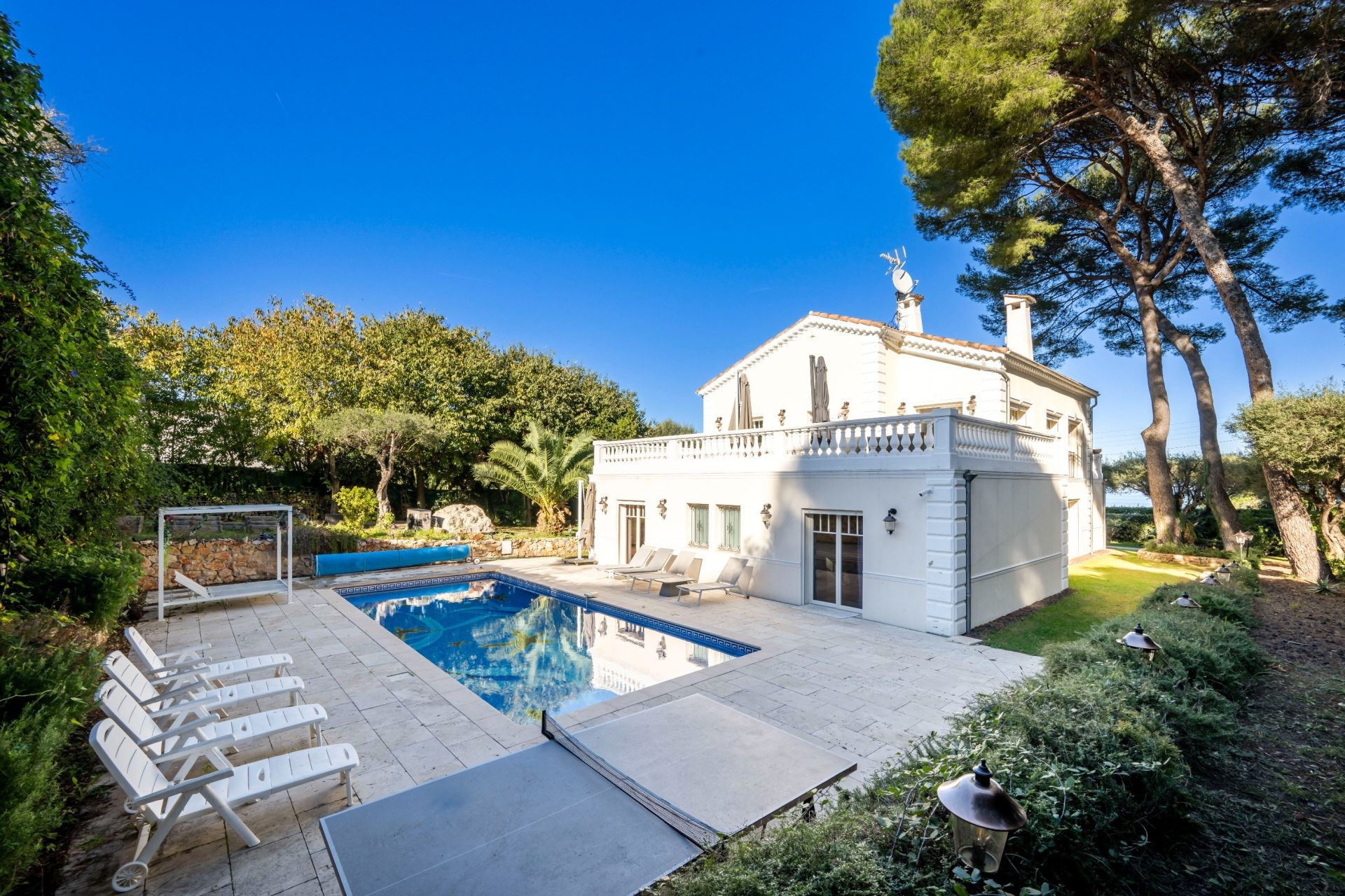 Sale Luxury villa Cap D'Antibes 5 Rooms 240 m²