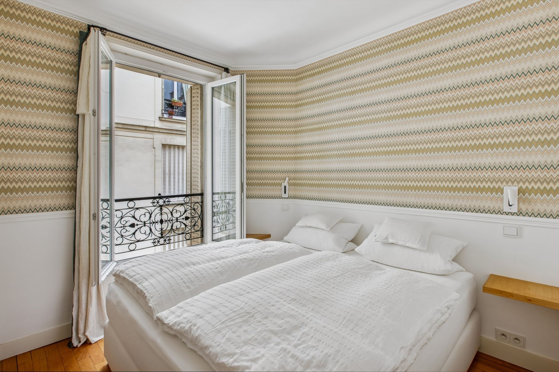 Sale Luxury apartment Paris 16 4 Rooms 80 m²